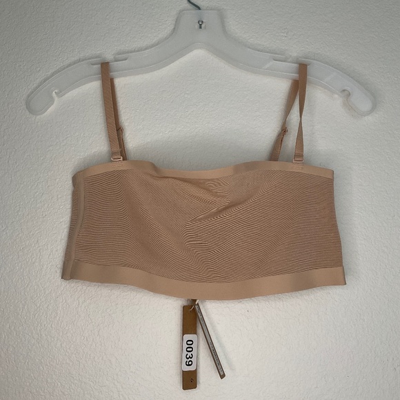 SKIMS | Intimates & Sleepwear | 39 Nwt Skims Sheer Sculpt Bandeau Size ...